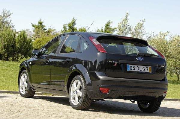 FORD FOCUS 5 PORTES 1.4 Trend - Équipements de série - LaTribuneAuto.com